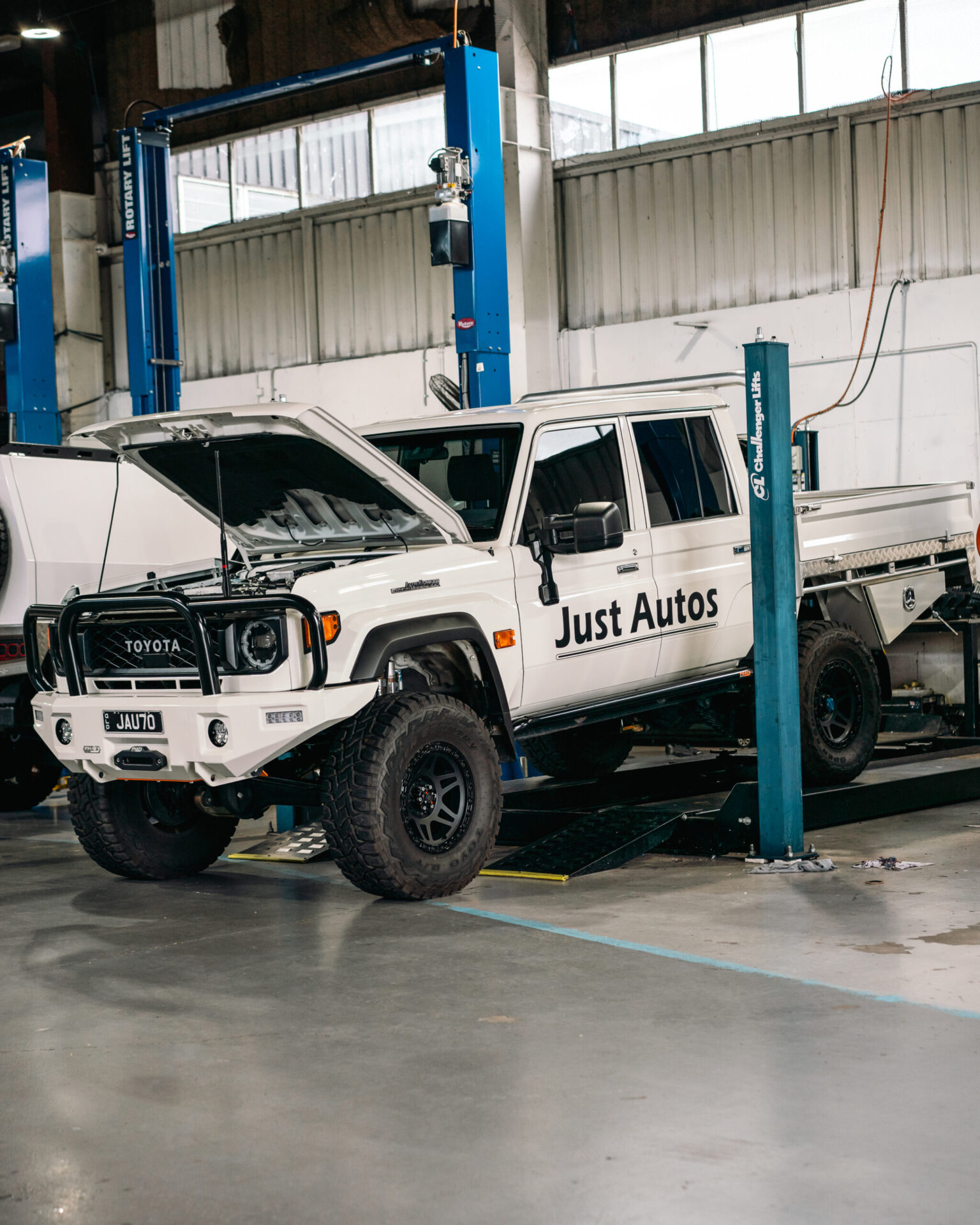 Your Guide To The GDJ 70 Series Package 2 | Just Autos